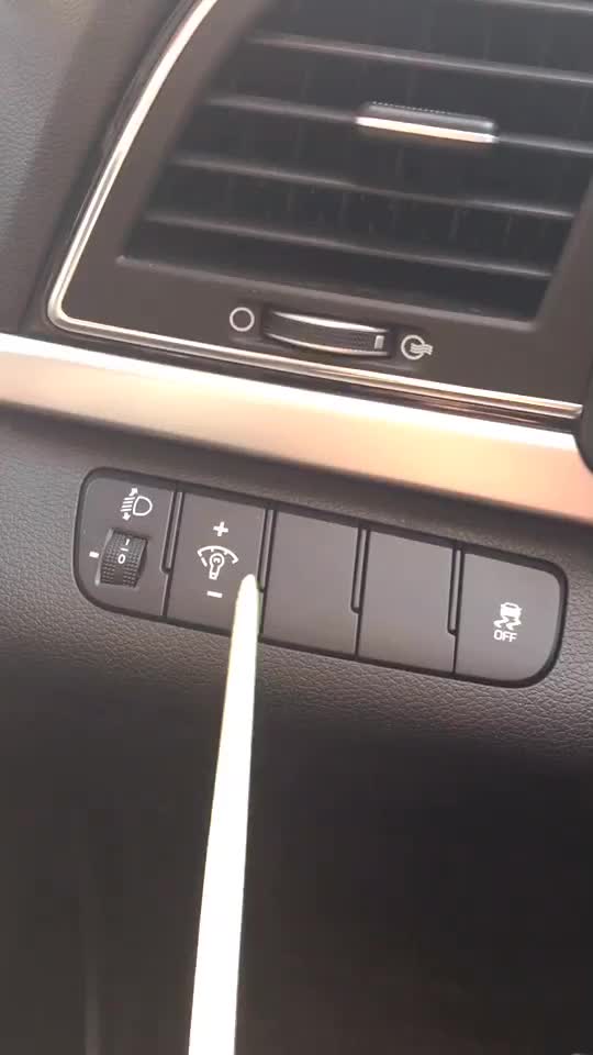 看看领动自动精英的加号减号这个按键是调灯光亮度的【来自懂车帝...