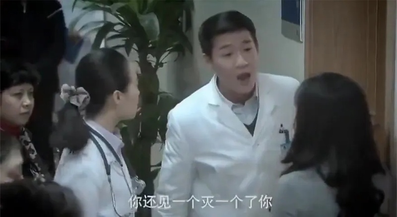 美女去医院看妇科,男医生刚拿出听诊器,没想到她就发飙了