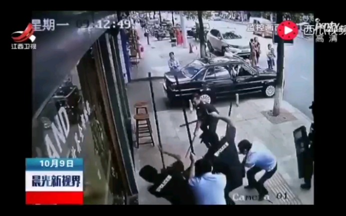 恶犬被乱棍打死!