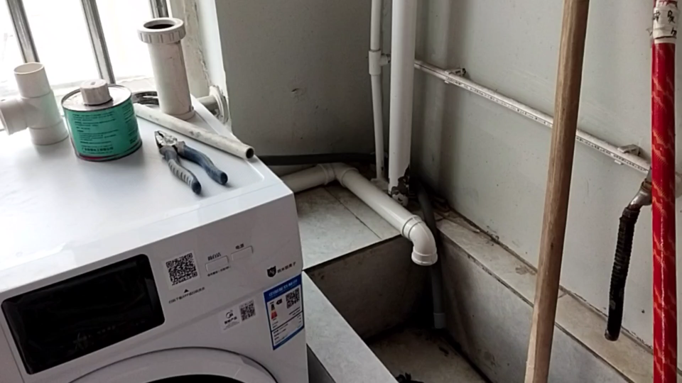 排水管立管加三通带水安装也不会漏