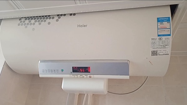 新年焕新家,新购买的海尔的热水器