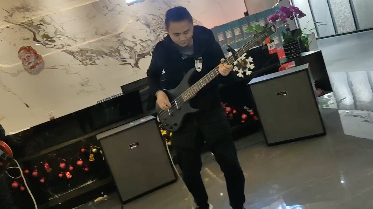 《你的答案》贝斯律动,高潮部分BASS演奏。