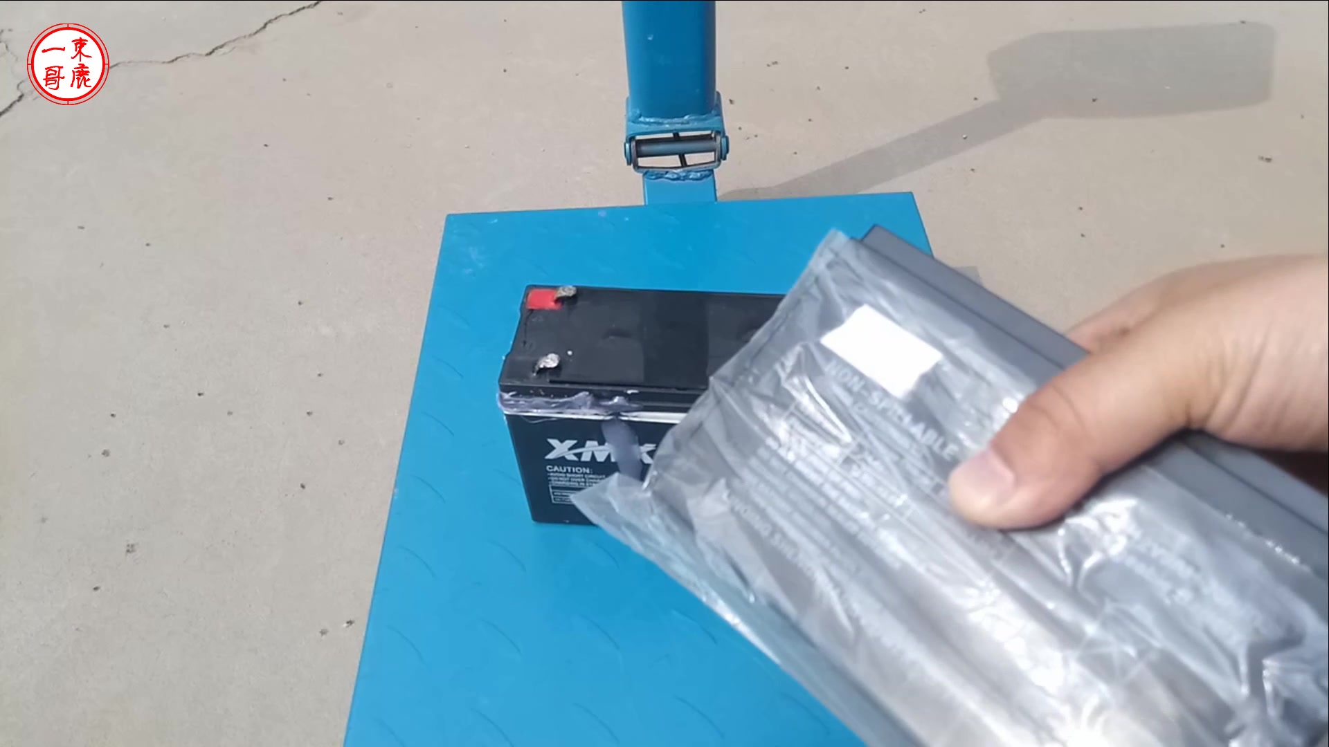 9AH新电瓶竟然比8AH旧电瓶轻了三两,究竟是怎么回事?