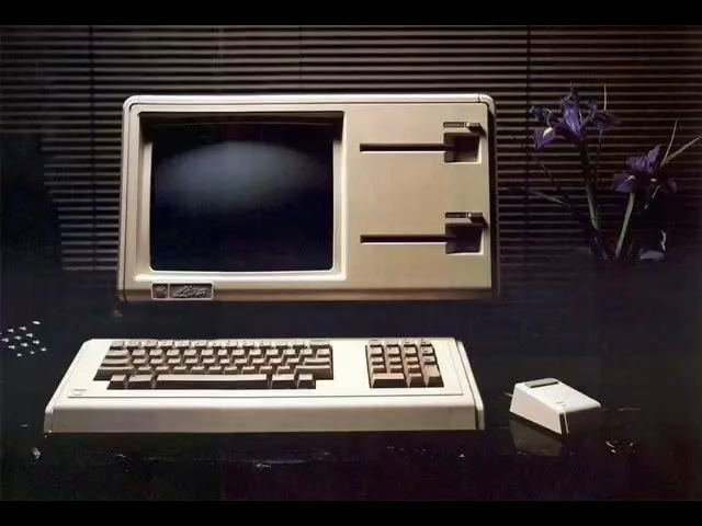 苹果公司推出全球第一台采用图形用户界面的Lisa个人电脑40周年