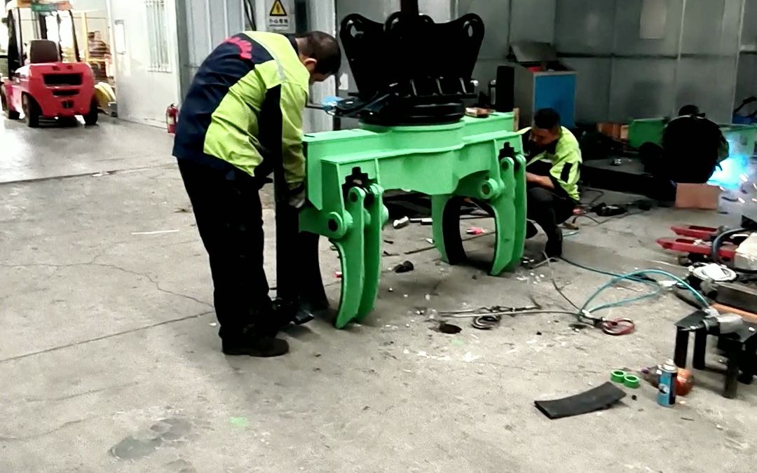 挖掘机电线杆夹子 混凝土电杆立杆夹 电力立杆抓夹可360度旋