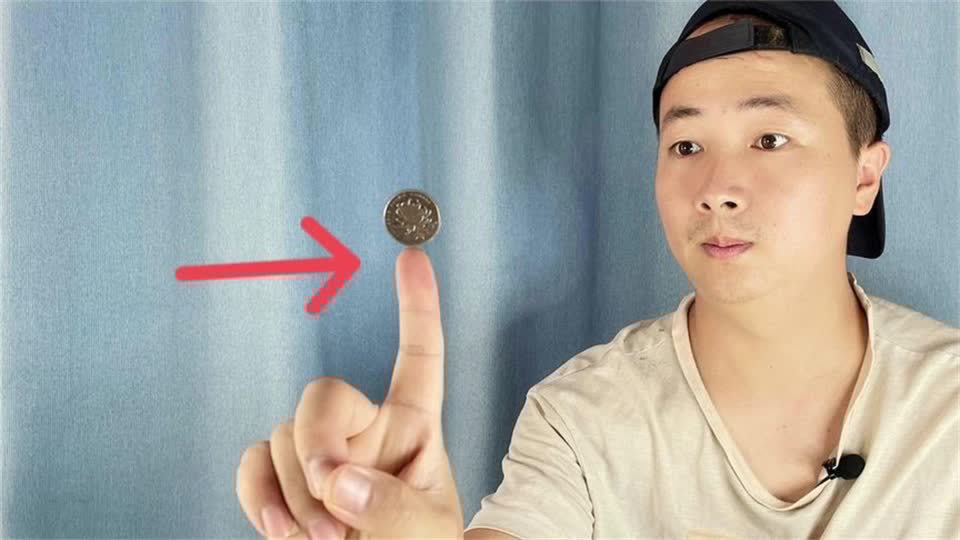 硬币在手指上旋转,骗了我10多年的魔术,原来方法这么简单