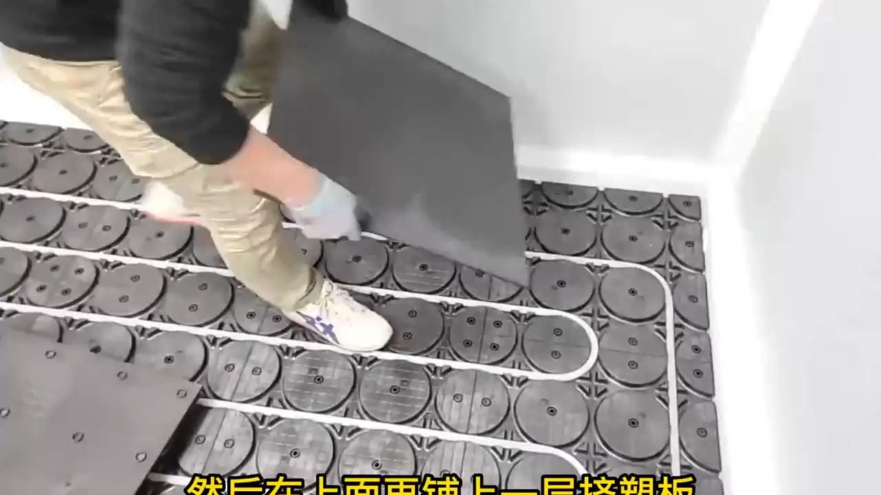 你见过这种任何房间都适用,而且安装特别简单的地暖系统吗,一起来看...