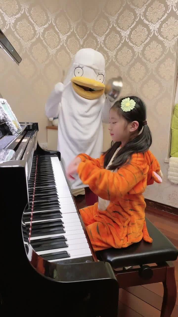 抢不到冰墩墩,就来个即兴的《钢琴版冰墩墩》之歌吧!