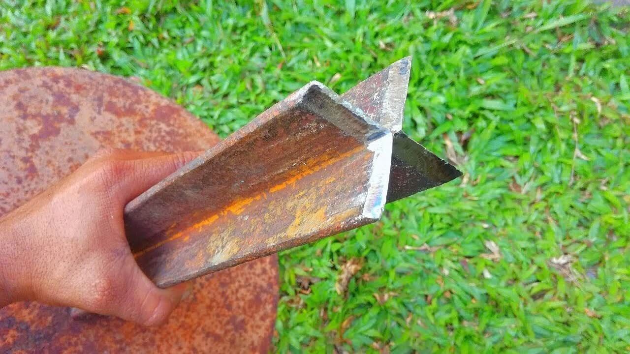 农村大叔真机智,用生锈的角钢做了这个,真是.