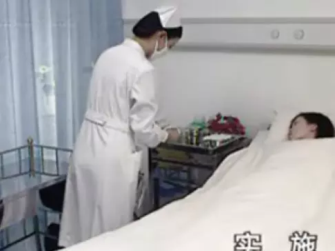 电动吸引器吸痰法