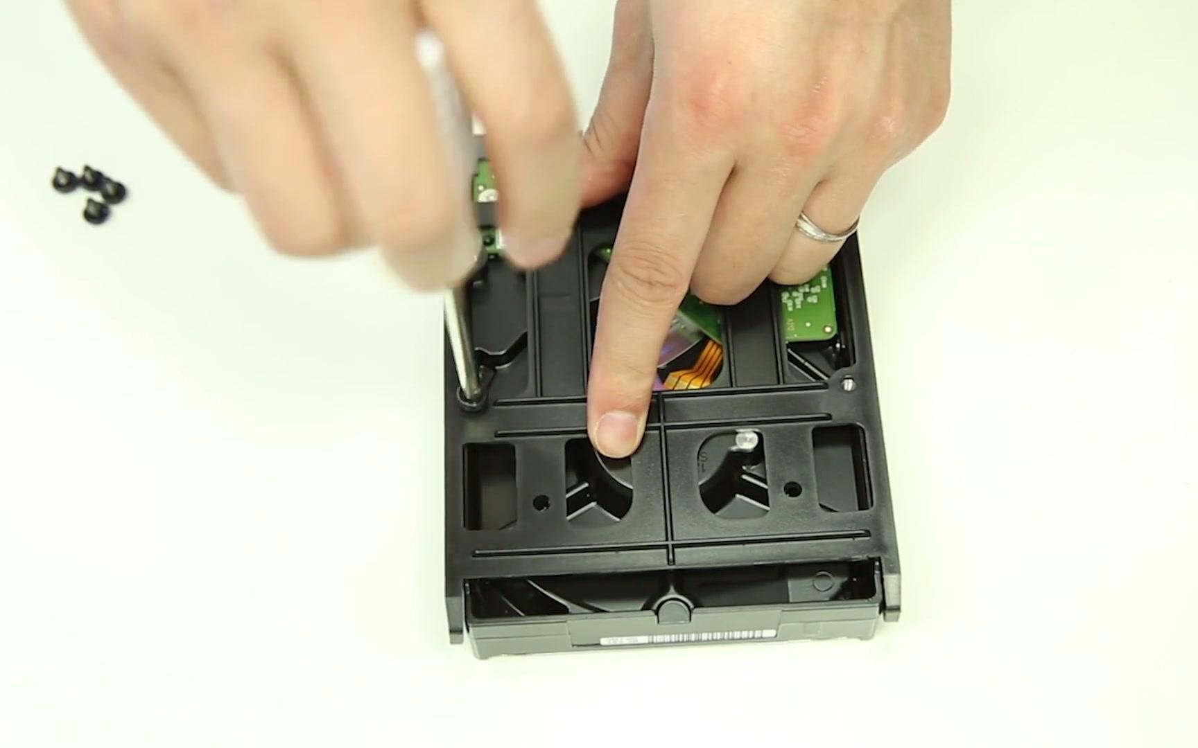 京天华盛-机械硬盘的拆装