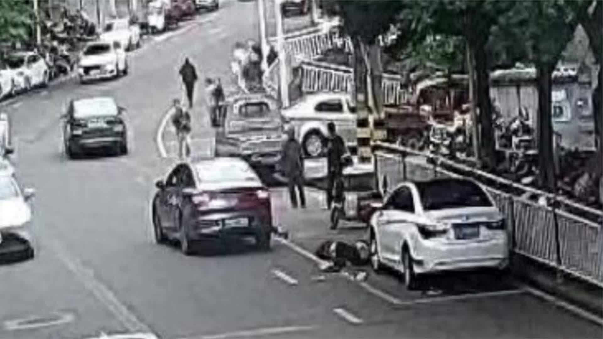 网约车司机撞死3名散步老人:近3年20次交通违法,多次未礼让行人