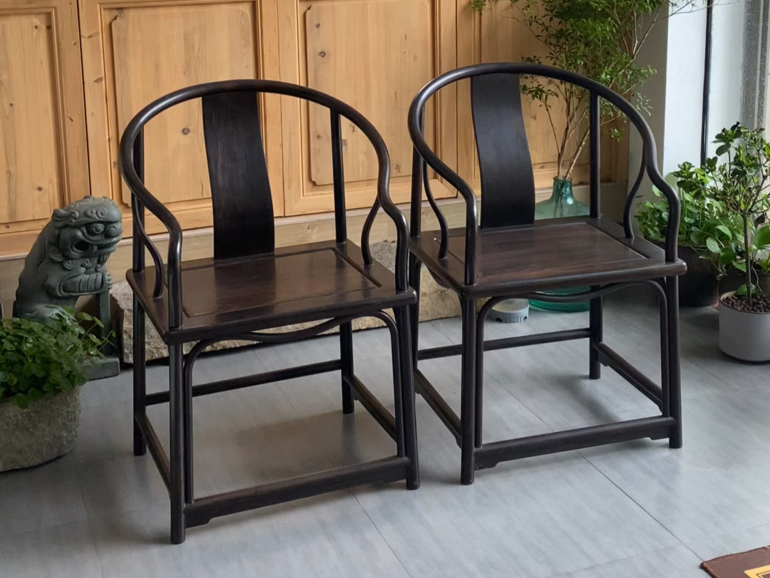 拍卖会成交价1639万一张的圈椅,明式家具经典款,紫光檀垂手仿藤条...