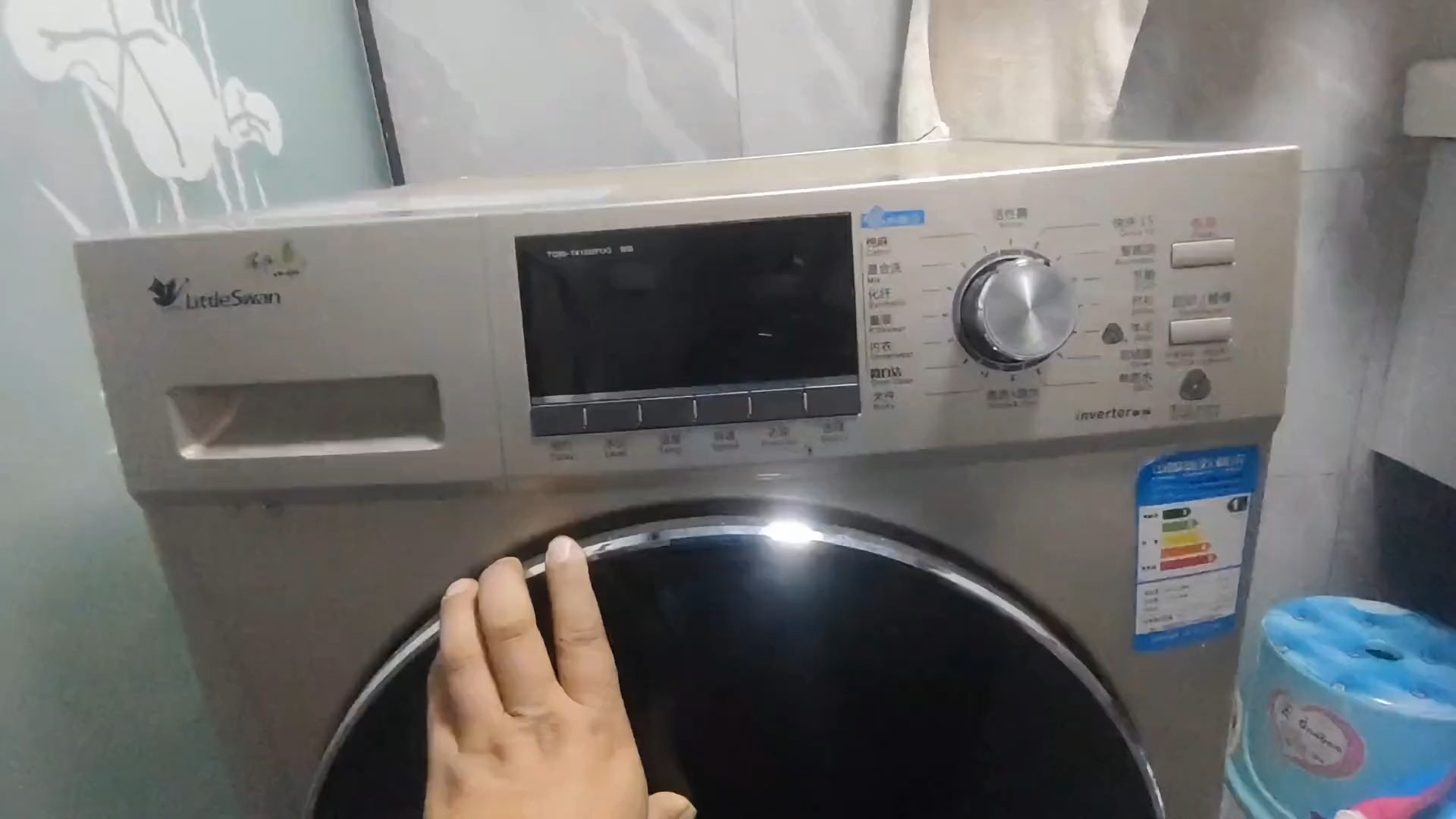 小天鹅滚筒洗衣机。开机后不进水,不工作。
