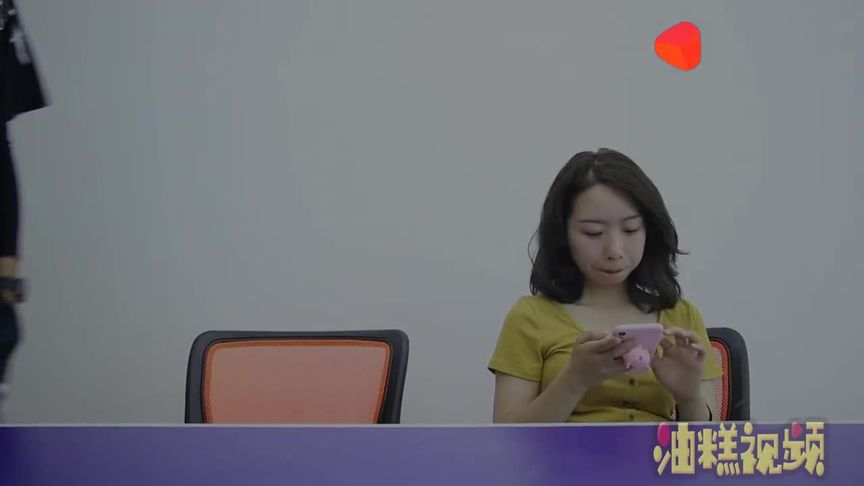 科学小实验,纸巾放在水里会不会变湿,实验过程真有趣