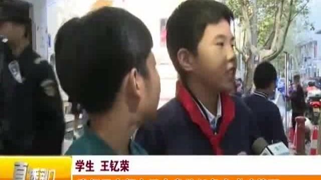 关注小学生使用手机,学生都用手机在干嘛?听听孩子怎么说