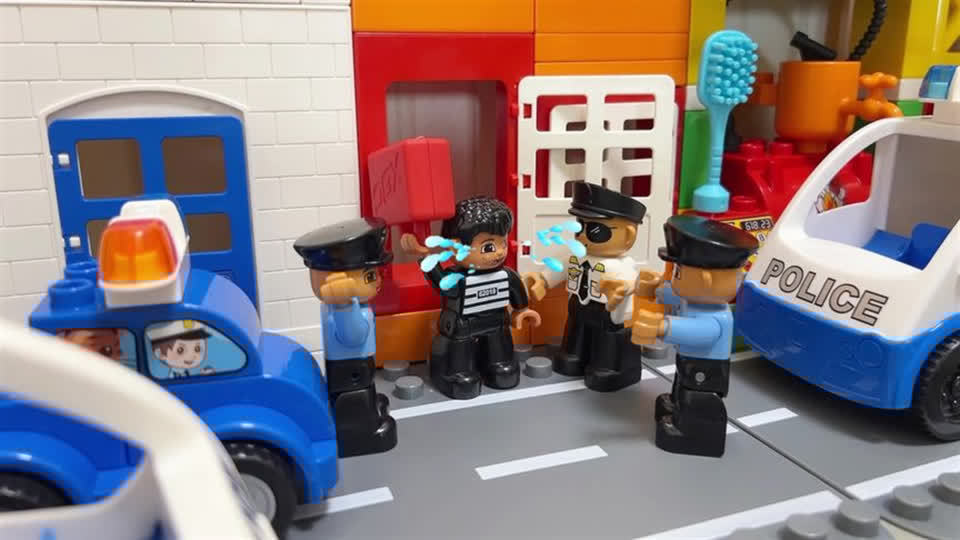 警车出动抓捕坏人0到3岁早教启蒙动画片推荐