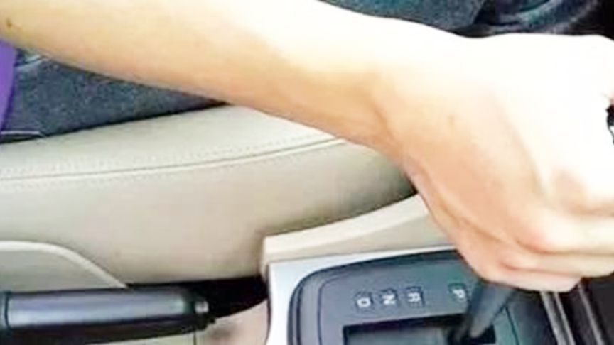 各位车主注意了:等红灯挂P档?不好意思,你的好几万块打水漂了