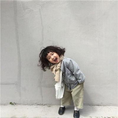 大耳朵兔兔子吖 