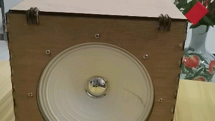 arduino模块做一个mp3音乐播放模块,激光切割做的外观,另加一个温...