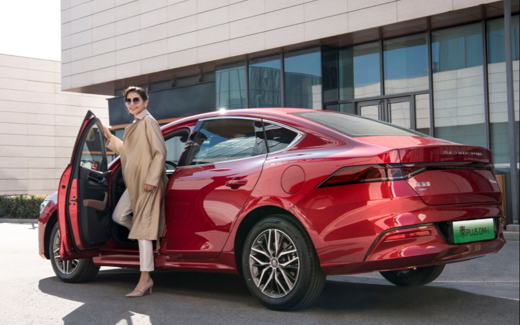 2月轿车销量排行,比亚迪秦终于把 轩逸干趴下了!