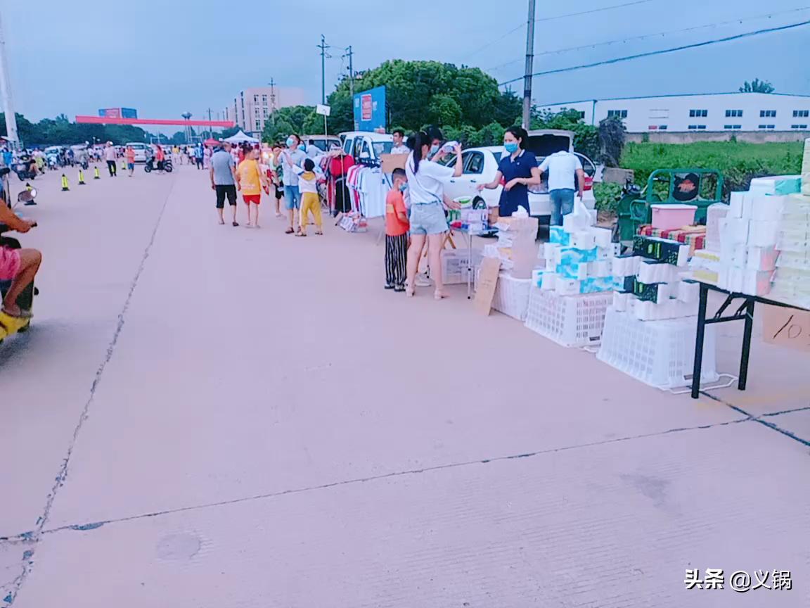 #职场达人上头条# 今天没事逛了一下夜市。