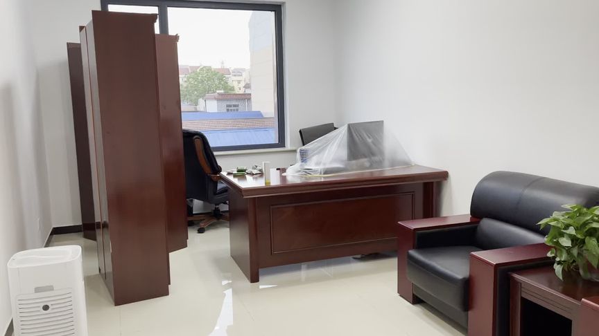 都是“实木”家具,可能用的是“生前”是实木吧,密度板家具