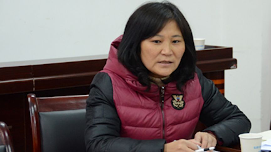 贵州女官员贪污受贿案重审:当庭翻供,283名村民曾为其求情