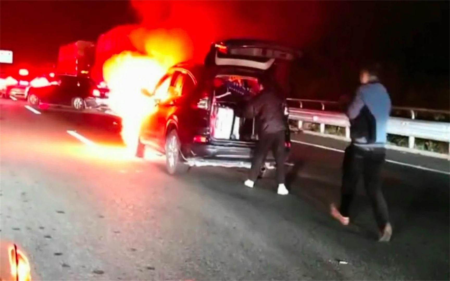 交通事故警示录:道路千万条、安全第一条!