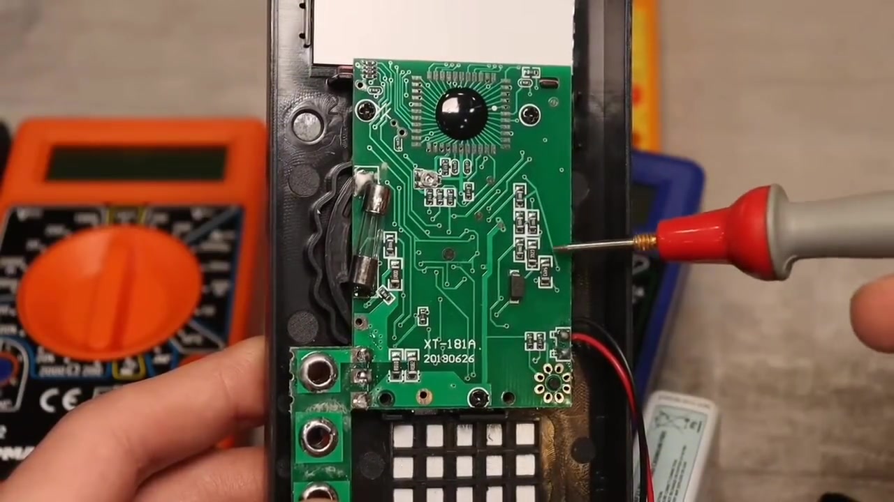 廉价万用表拆机,区别不小