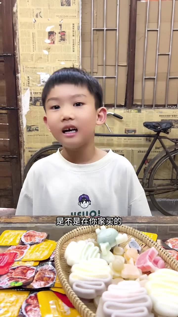 你们的童年记忆里还有这个蜡瓶糖吗?