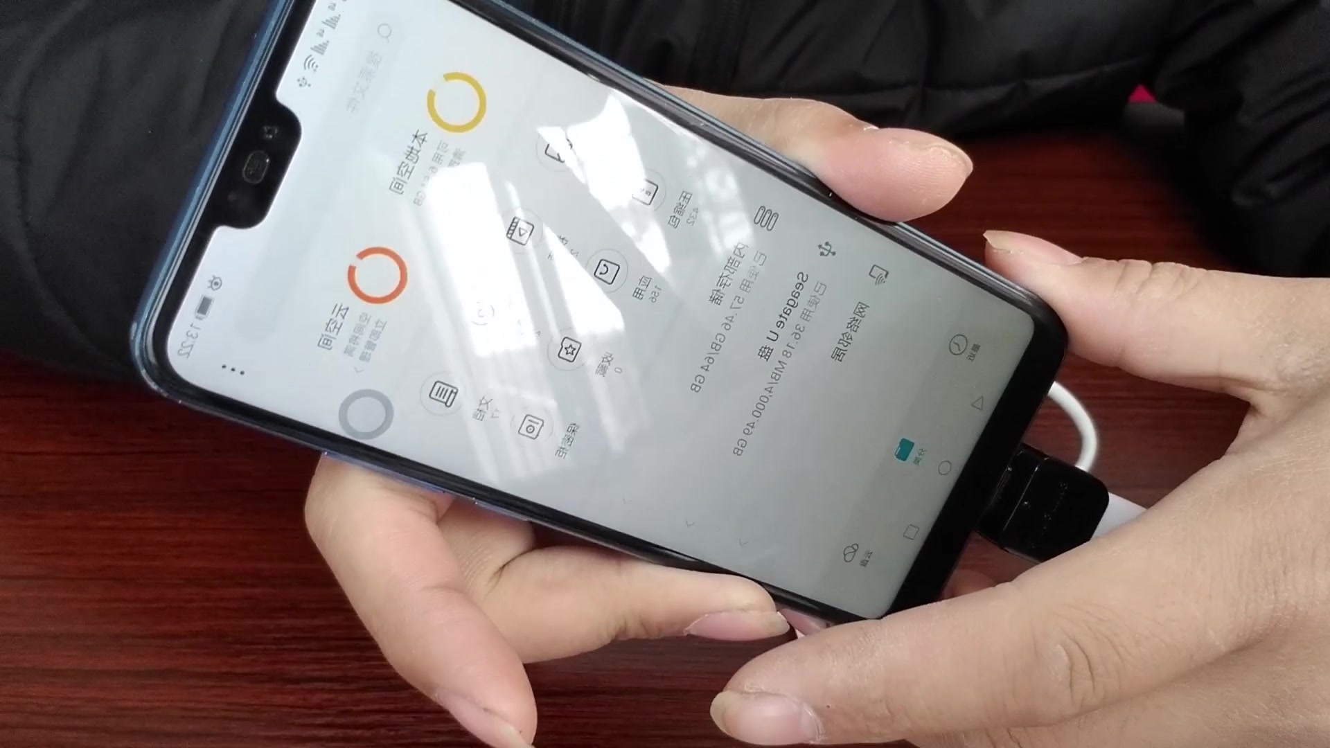 一般手机能外接4000G内存吗?一个转换头就能做到,无需外接电源