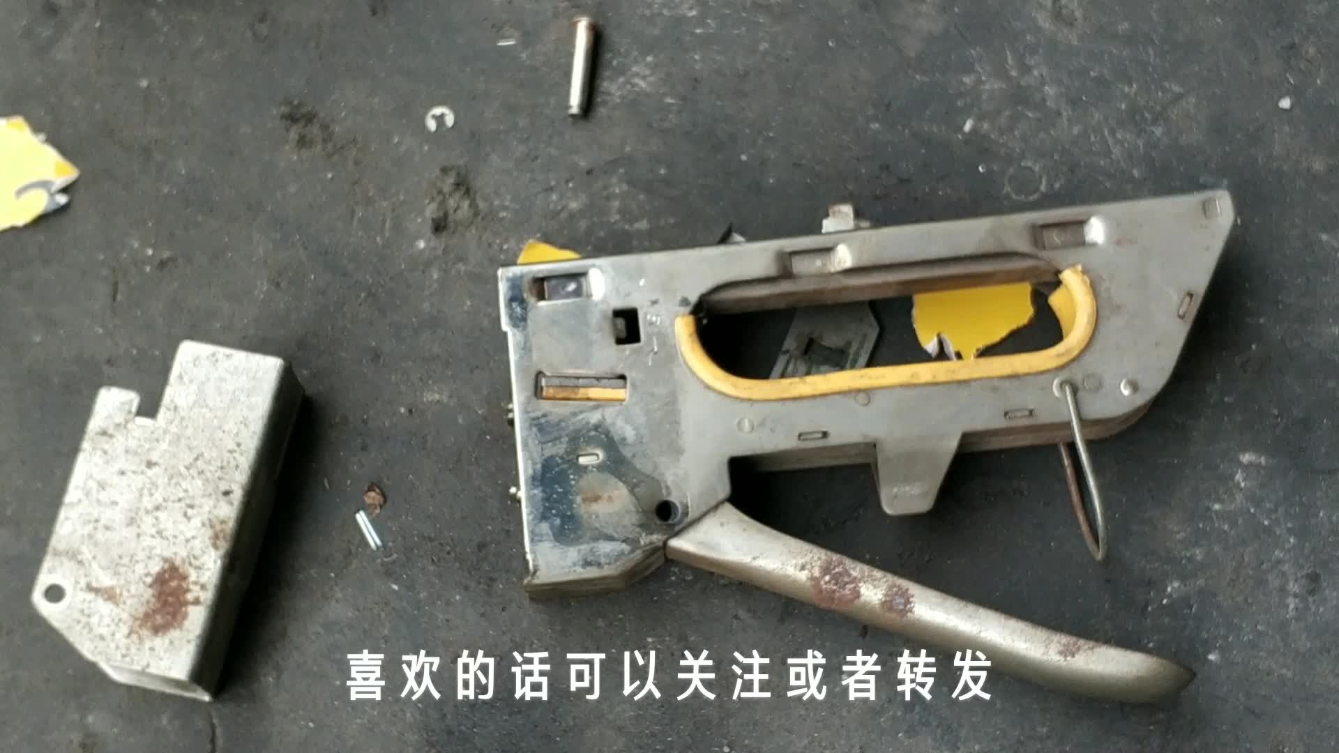 大家知道这个手动钉枪是用来做什么的吗?大家知道这个手动钉枪是...