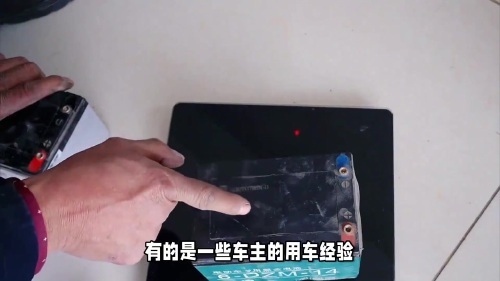 总算搞清楚,电动车充电"先插电源"和"先插电池",哪个会伤车