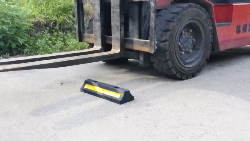 橡塑车位定位器停车位阻车器倒车限位器车轮止退阻车器橡胶减速带