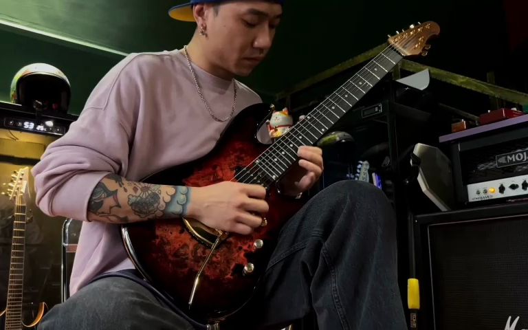 穷辛乐队吉他手李永城老师演示R系列效果器!