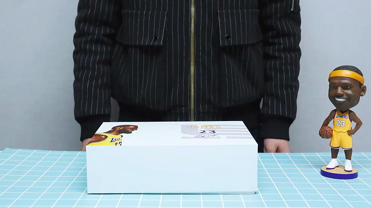 。篮球星周边手办模型摆件科比湖人詹姆念斯纪品生日礼物送男生礼