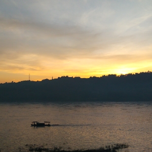 红岸微光 