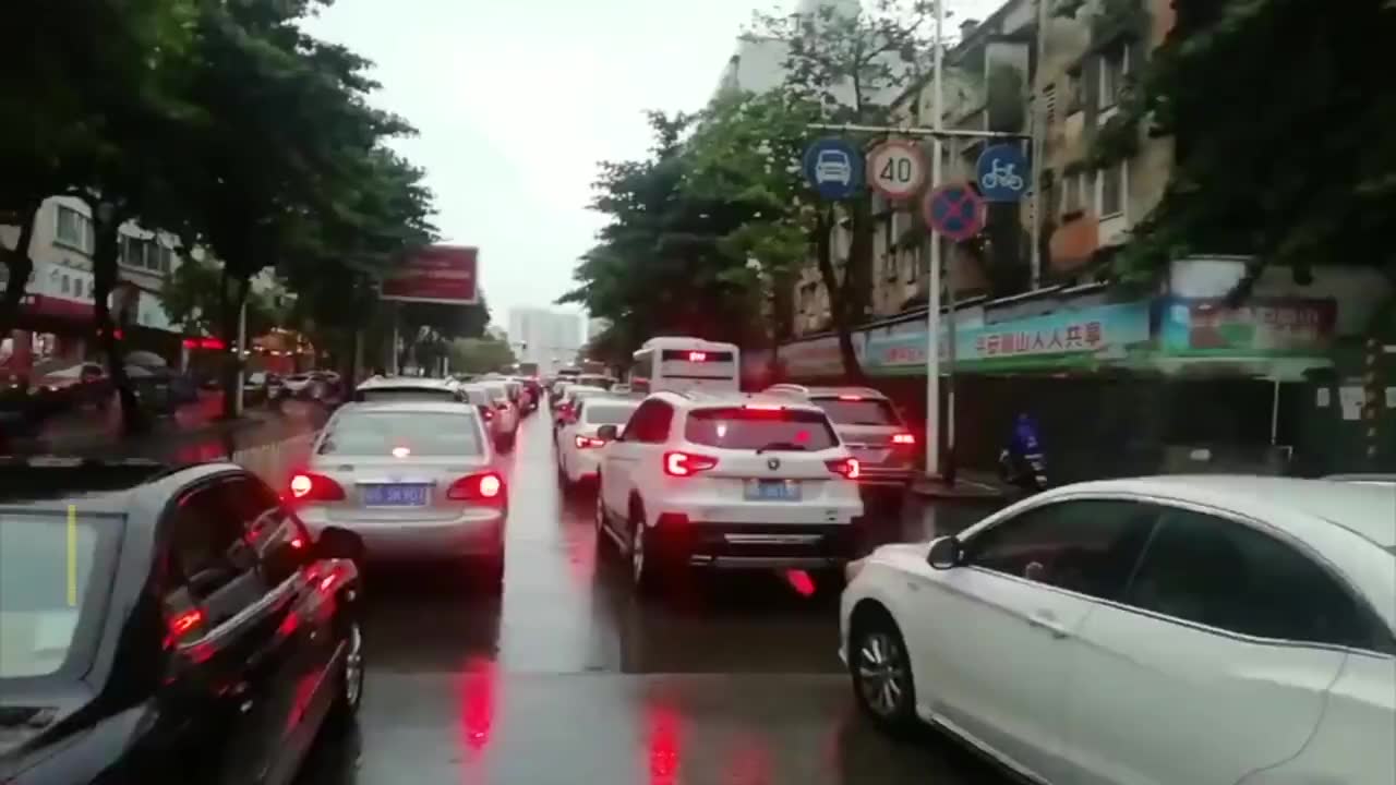台风韦帕登陆湛江,市民:像个假台风