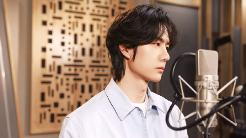 王一博五四主题曲幕后花絮!星辰造型惊艳全场,这才是青春该有的模样