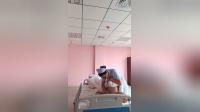 为卧床患者更换床单