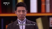 男子的办公桌被磨成这样,从75年到现在,比撒贝宁年龄都大!