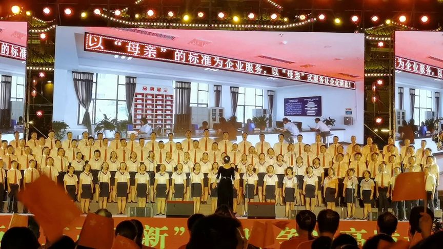 第一个百年奋斗目标已实现,这是中国共产党的伟大光荣!