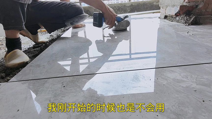 装修贴瓷砖日常分享,很多网友都说振动器不好用,那是你还没习惯