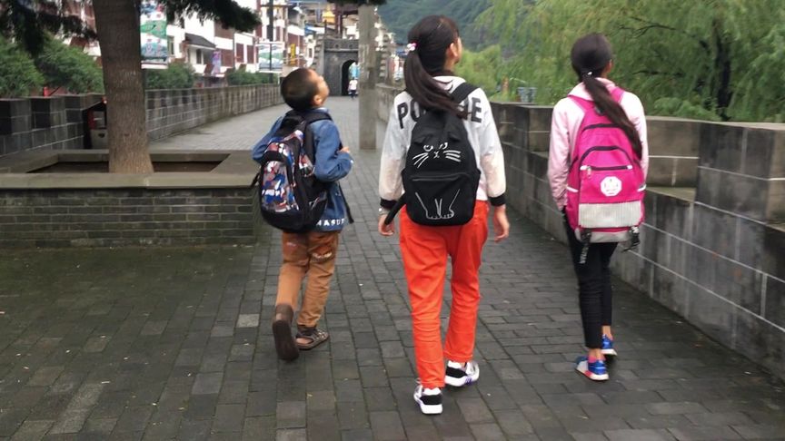 上学路上,听听他们在聊什么