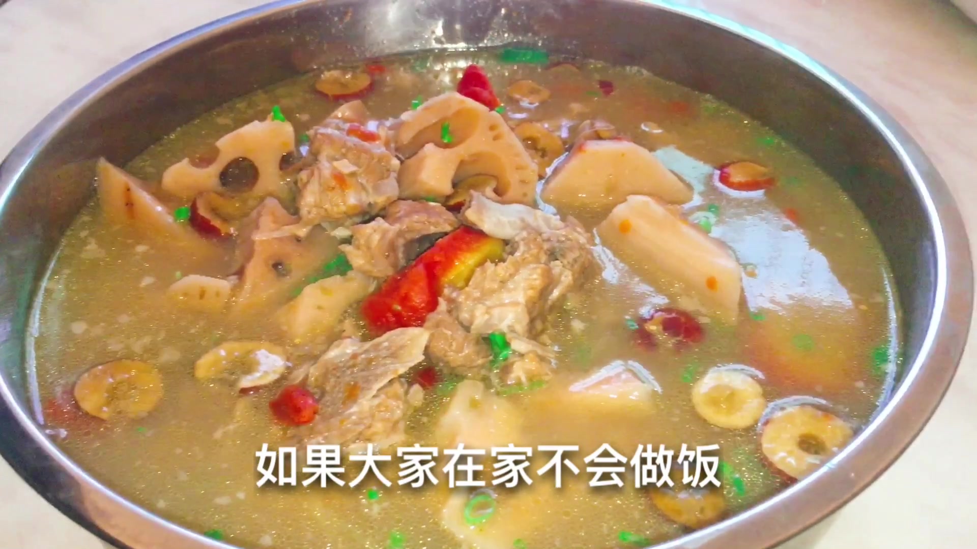 莲藕排骨汤,千万不要直接炖,2个小窍门,排骨汤又香又浓无腥味