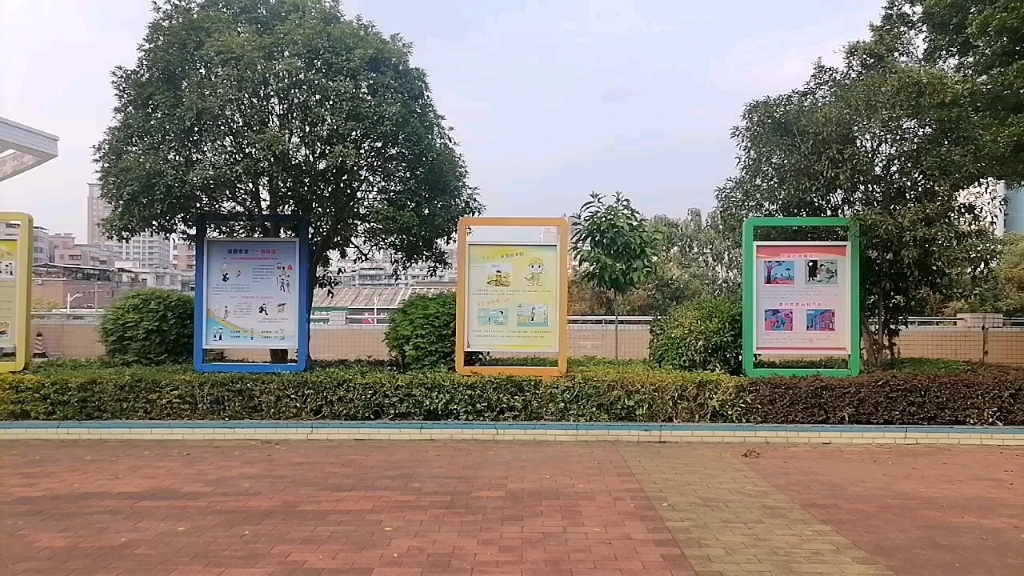 本地志和学校的宣传栏