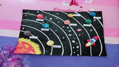 女儿用粘土自制太阳系模型--探索宇宙奥秘,感受天文魅力,理解行星系统...