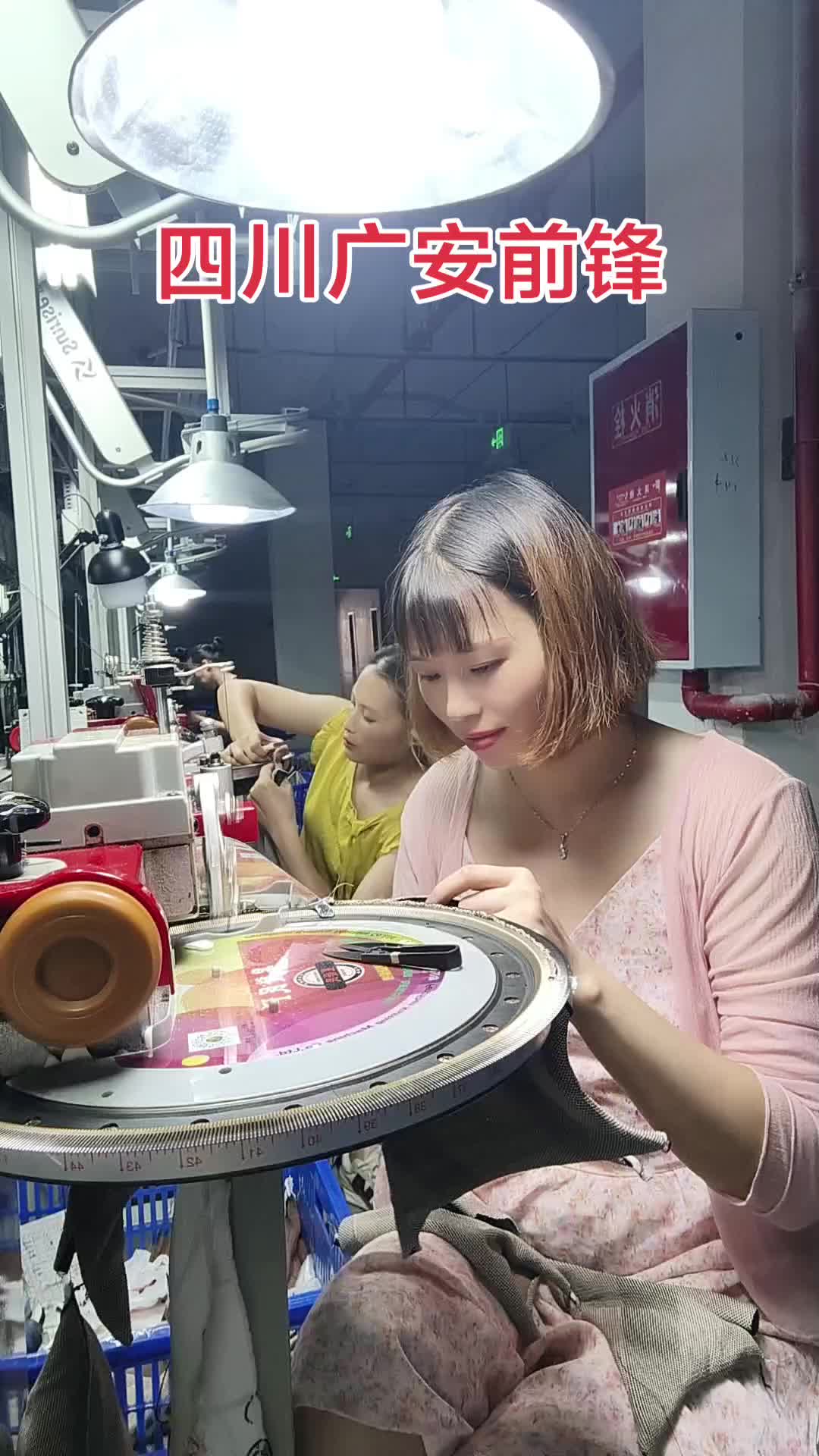 昨天放假了一天, 今天又开始上班了 上班=有钱 有钱=快乐 所以上班使...