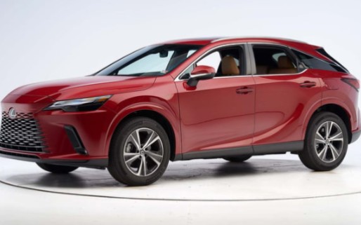 2023 丰田 雷克萨斯 RX 350 正面40%偏置可变形壁障碰撞测试(驾驶侧...